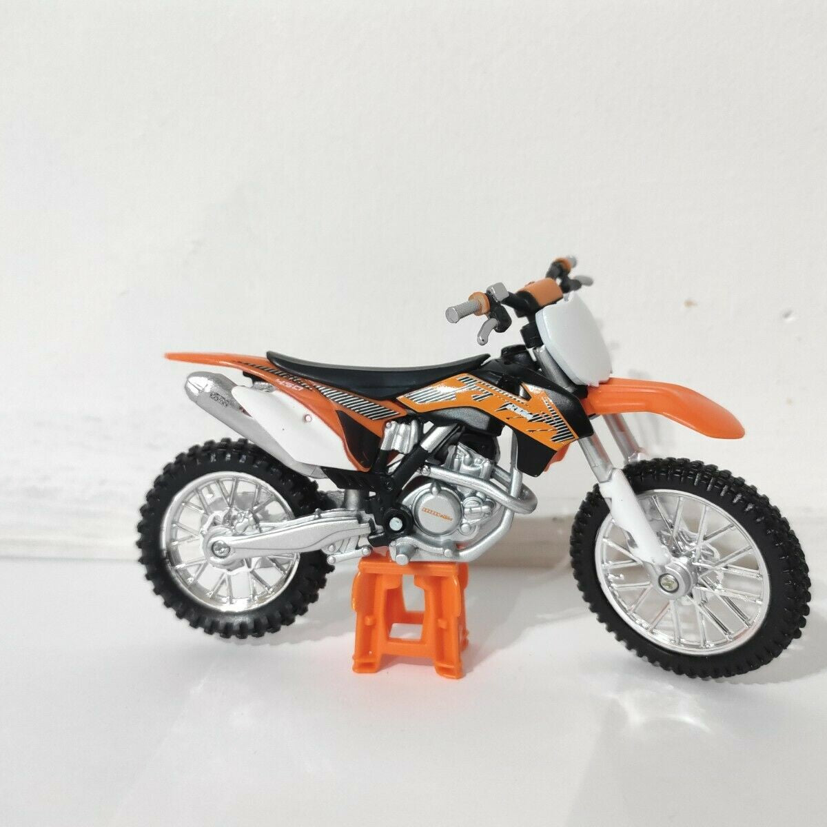 Maisto Toys 1:18 KTM SXF 450 2014 Toy Model – Dirt Store